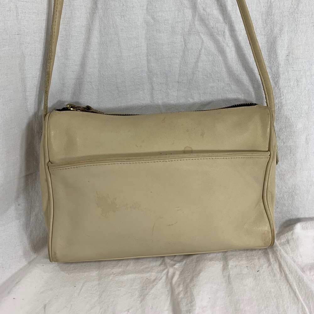 Coach Leatherware Usa Ivory Leather Shoulder Bag - Gem